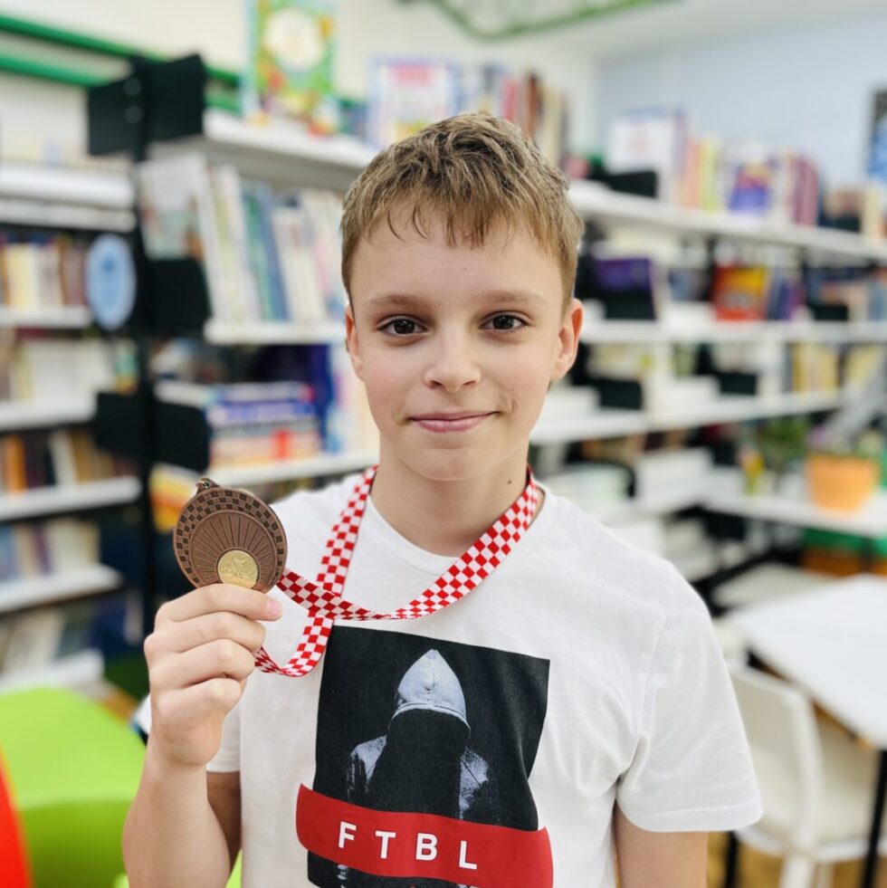 Dan Novak iz 6. c treći u gimnastici | Osnovna škola "Braća Bobetko" Sisak